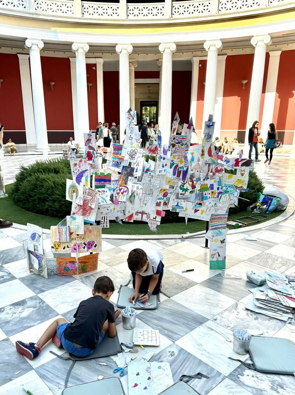 Η Life is For All κάνει την Art Athina πιο συμπεριληπτική | LiFO